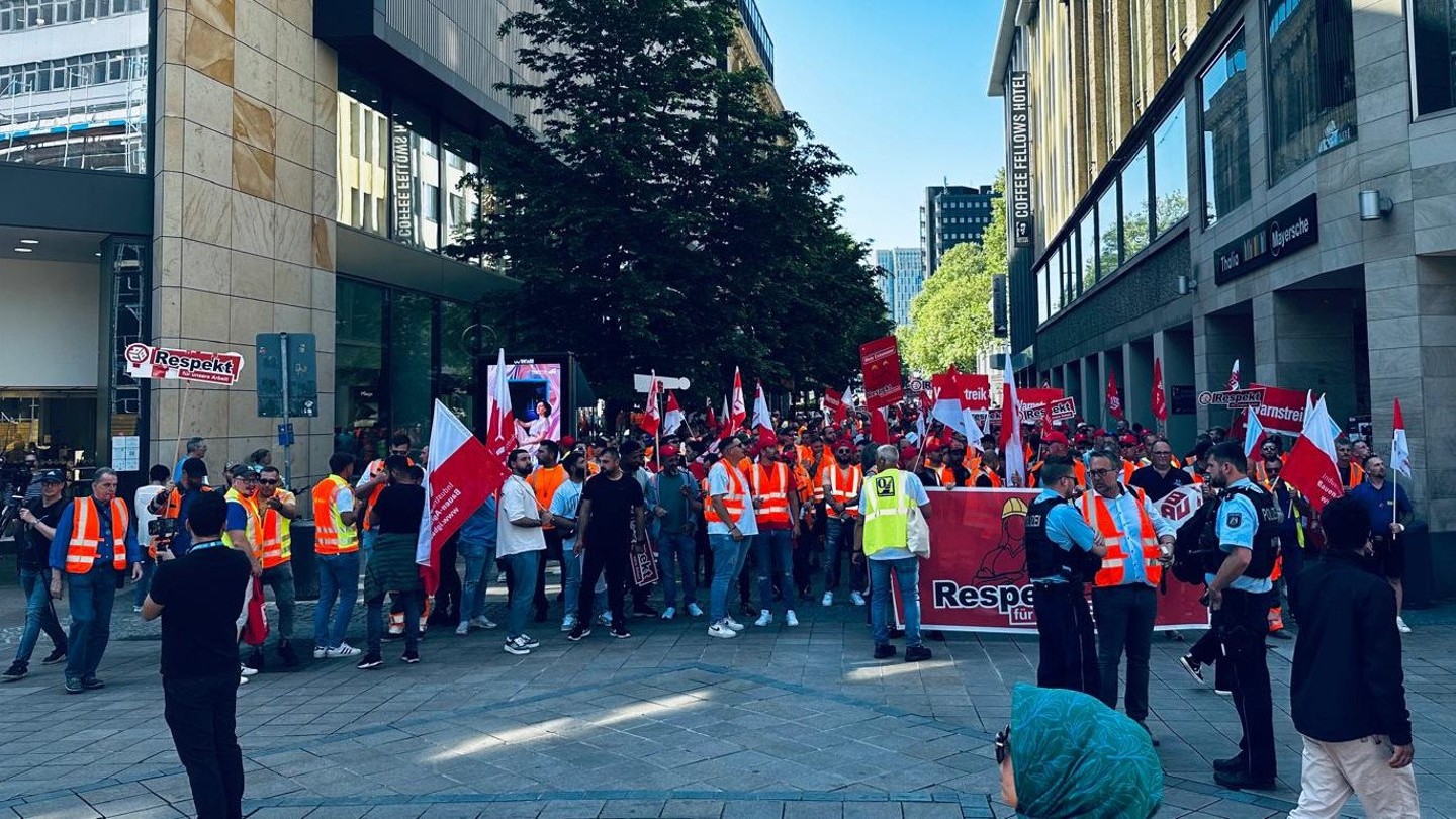Construction workers in Germany strike for improved wages